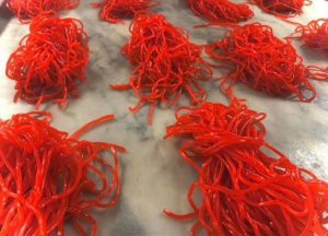 O’Shea’s Nostalgic Old Fashioned Strawberry Shoestring Licorice Gift ...
